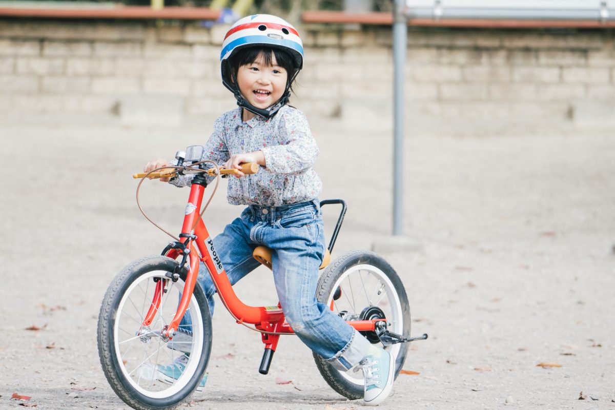 『HugKum』が調査。子ども用自転車の購入は「4歳」が最多ながらも低年齢化。一方「どれを買ったらいいかわからない」選び方に悩む人多数！ | 小学館AD POCKET
